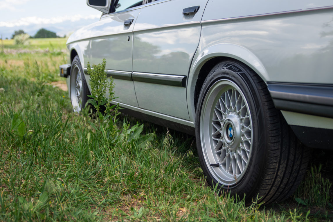 E28 5 Series Comparison: 535iS Versus 528e Stroker - BimmerLife