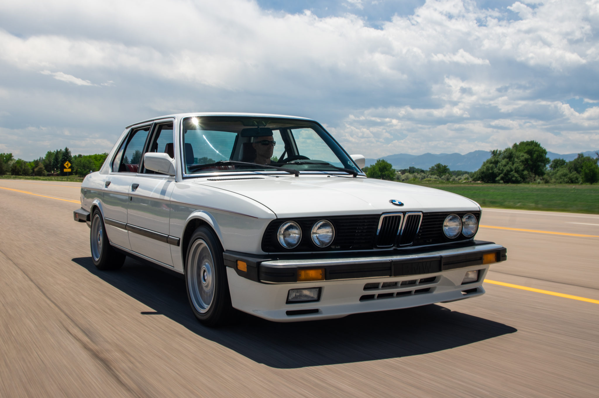 E28 5 Series Comparison: 535iS Versus 528e Stroker - BimmerLife