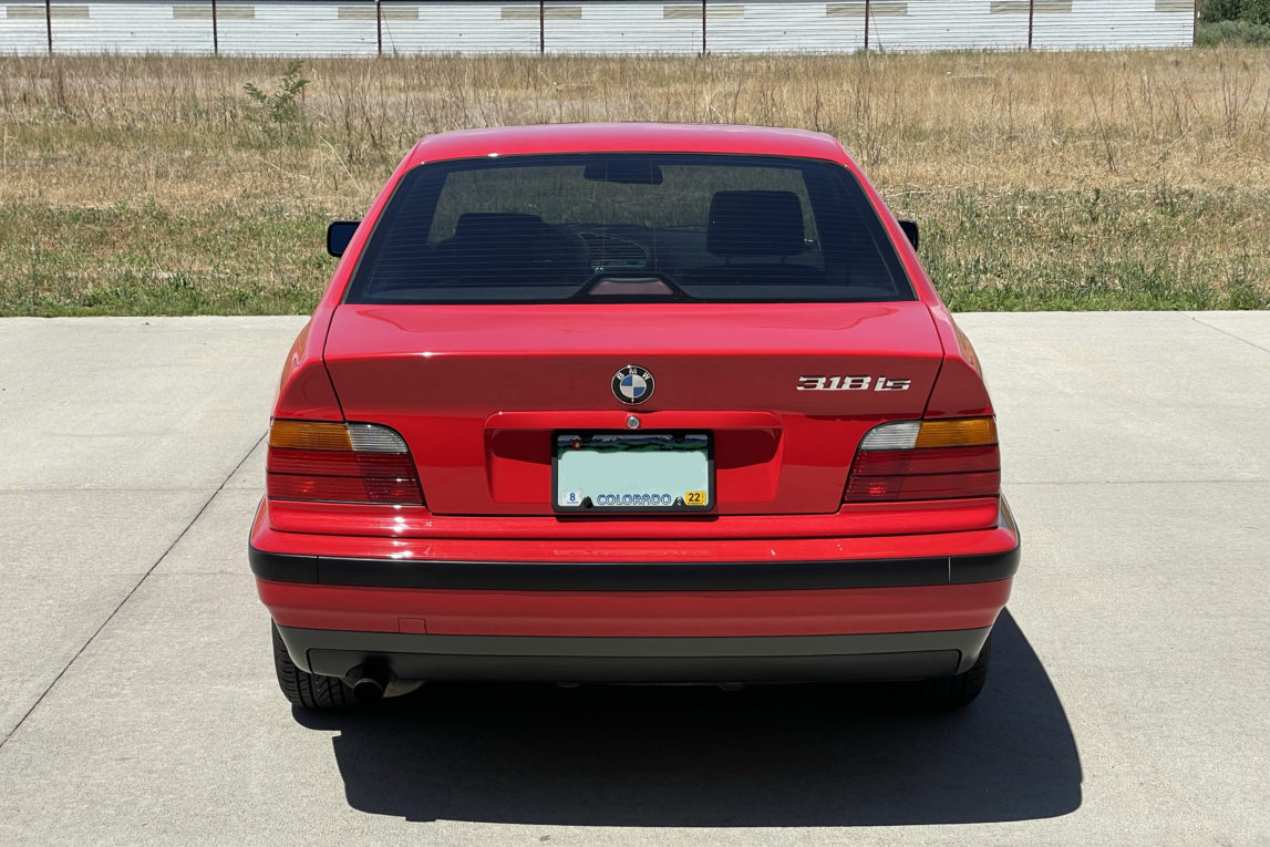 A 318is Sparks A Sibling Rivalry - BimmerLife