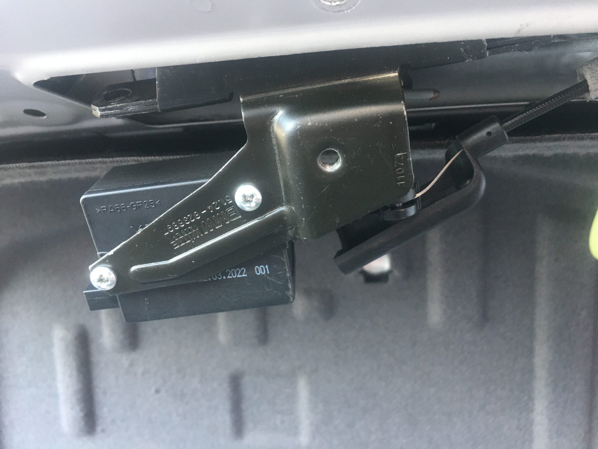 E39 Trunk Harness Repair! - BimmerLife