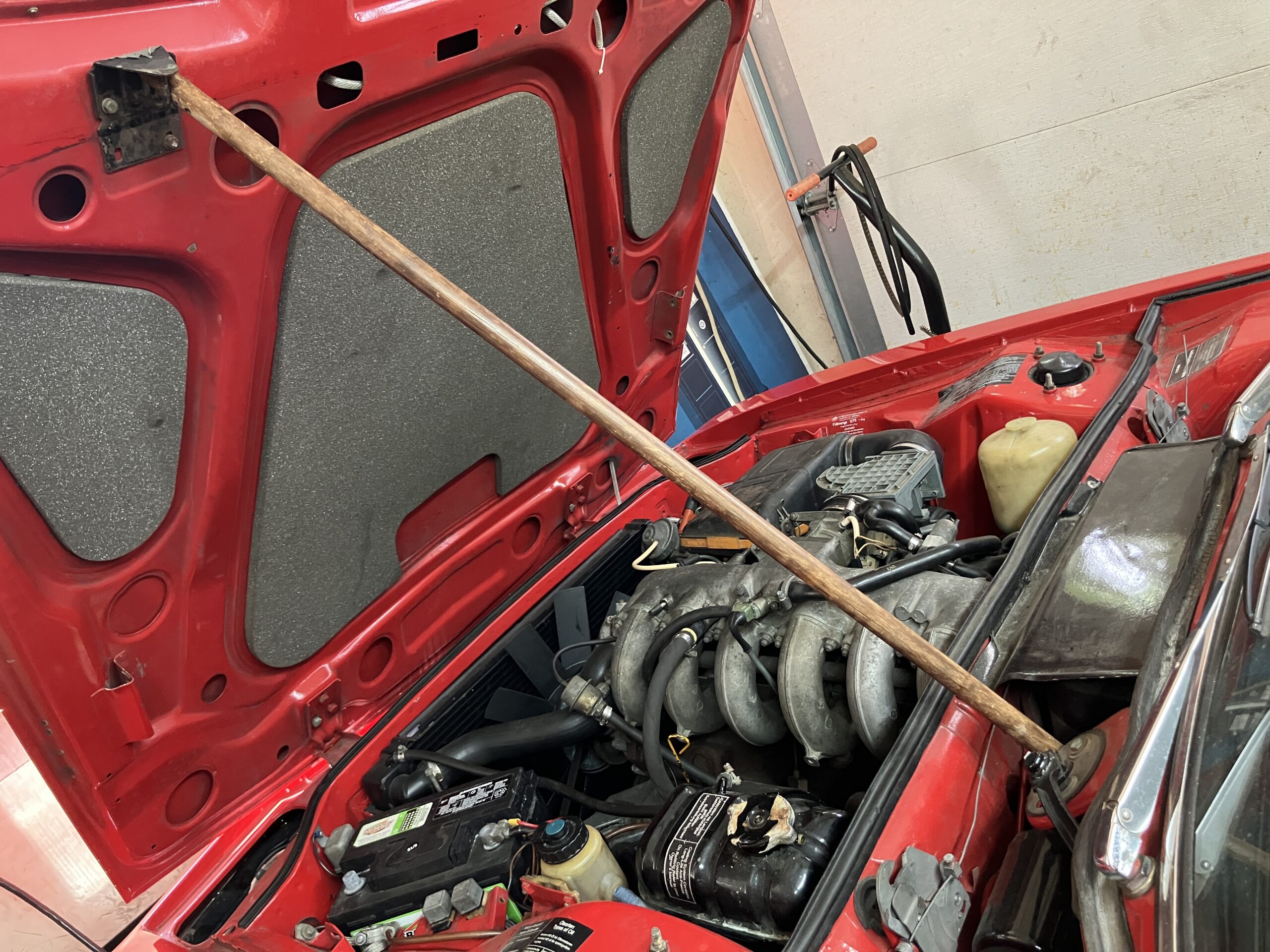 Hood Struts For My E9? - BimmerLife